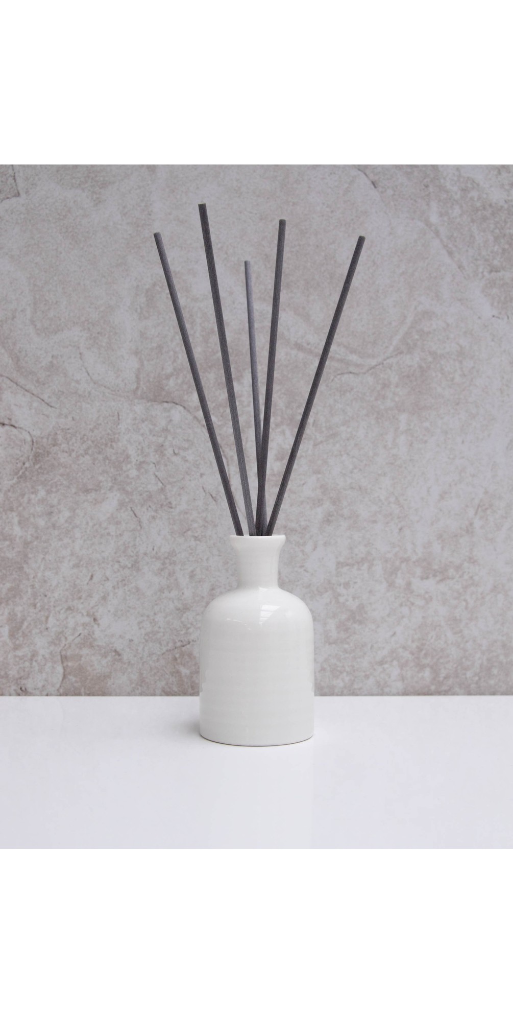 Chalk Home Geranium Rose Reed Diffuser in Porcelain Vase in Geranium Rose