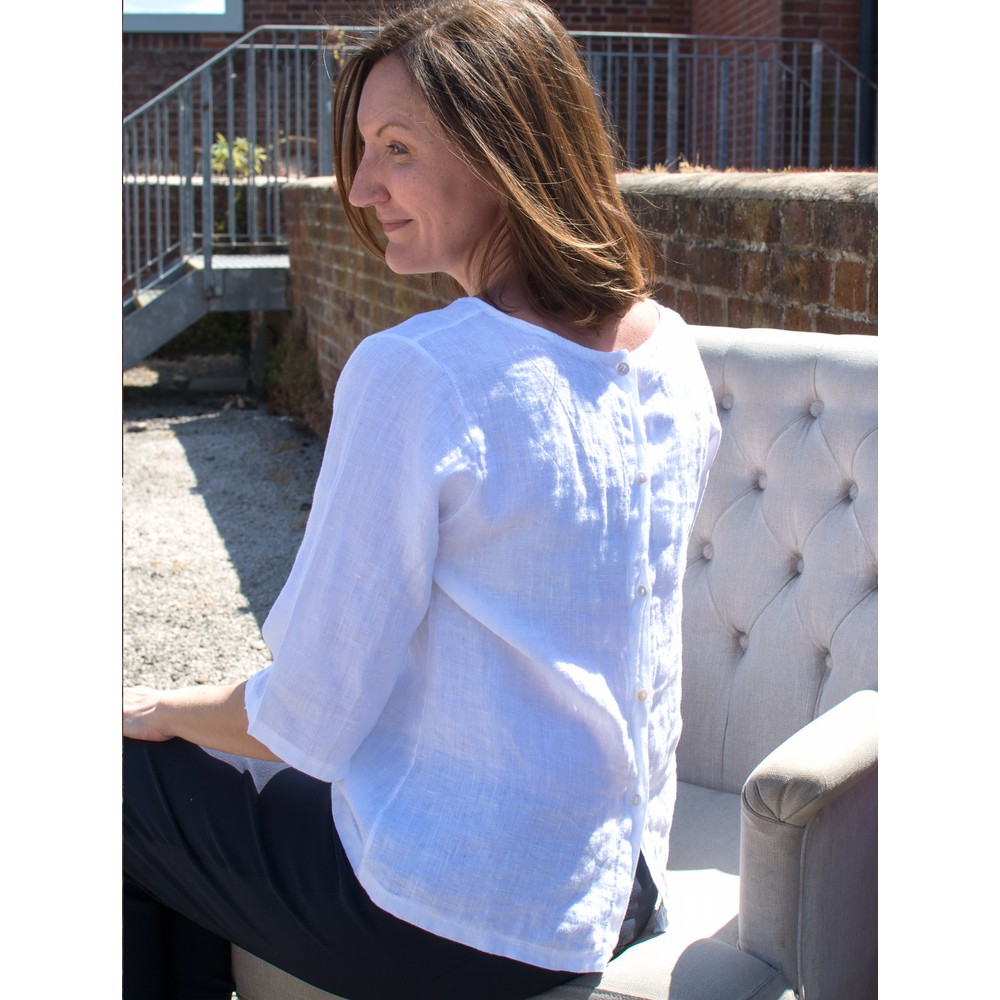 Amazing Woman Lois Linen Button Back Top in White