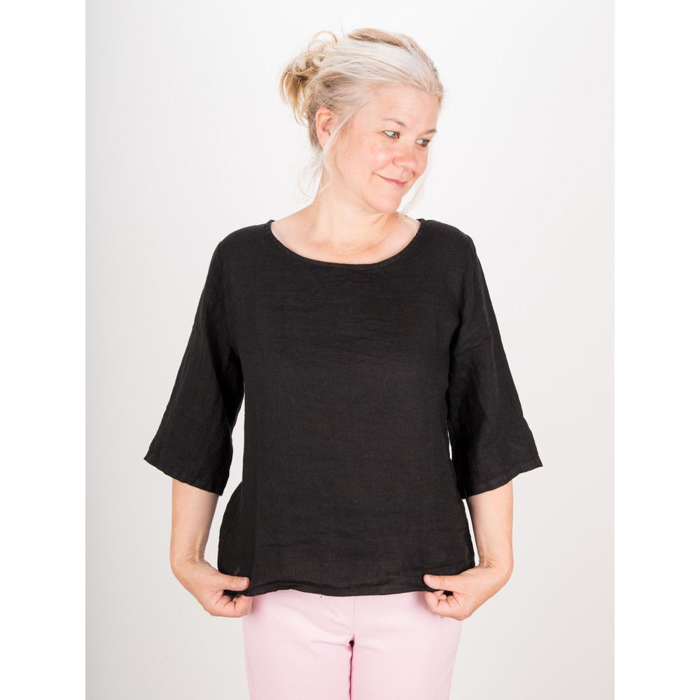 Amazing Woman Lois Linen Button Back Top in Black