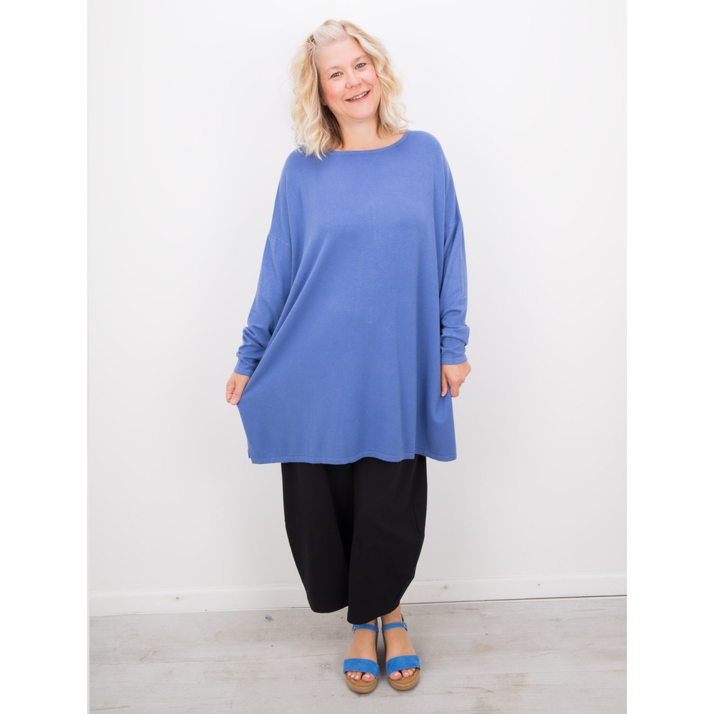 Amazing Woman Welles Supersoft Fine Knit Button Back Jumper in Violet Blue