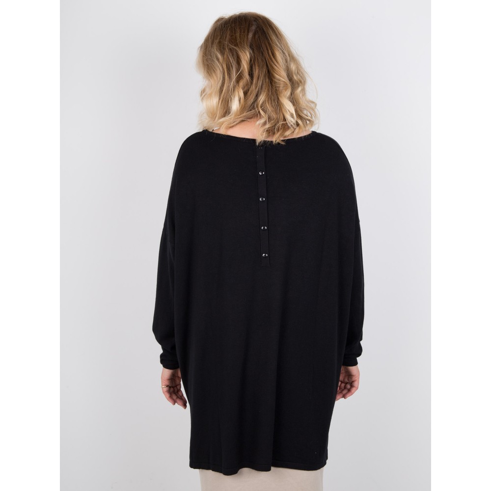 Amazing Woman Welles Supersoft Fine Knit Button Back Jumper in Black
