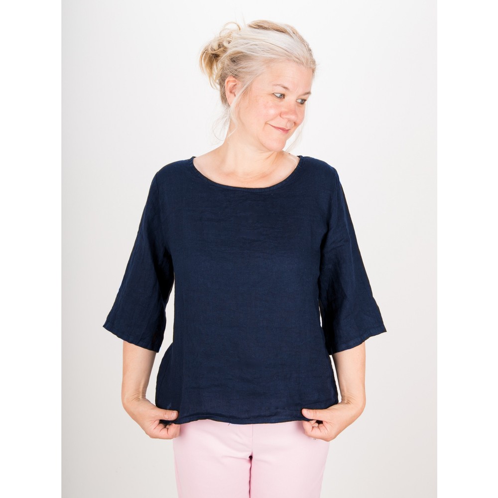 Amazing Woman Lois Linen Button Back Top in Navy