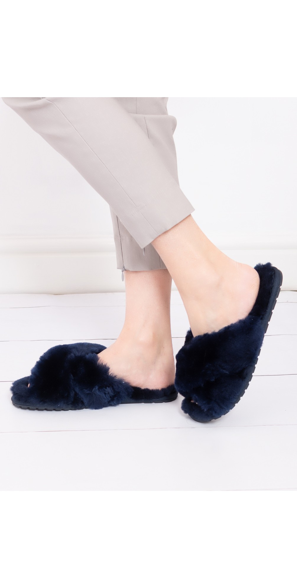 EMU Australia Mayberry Midnight Sheepskin Slider Slipper in Midnight