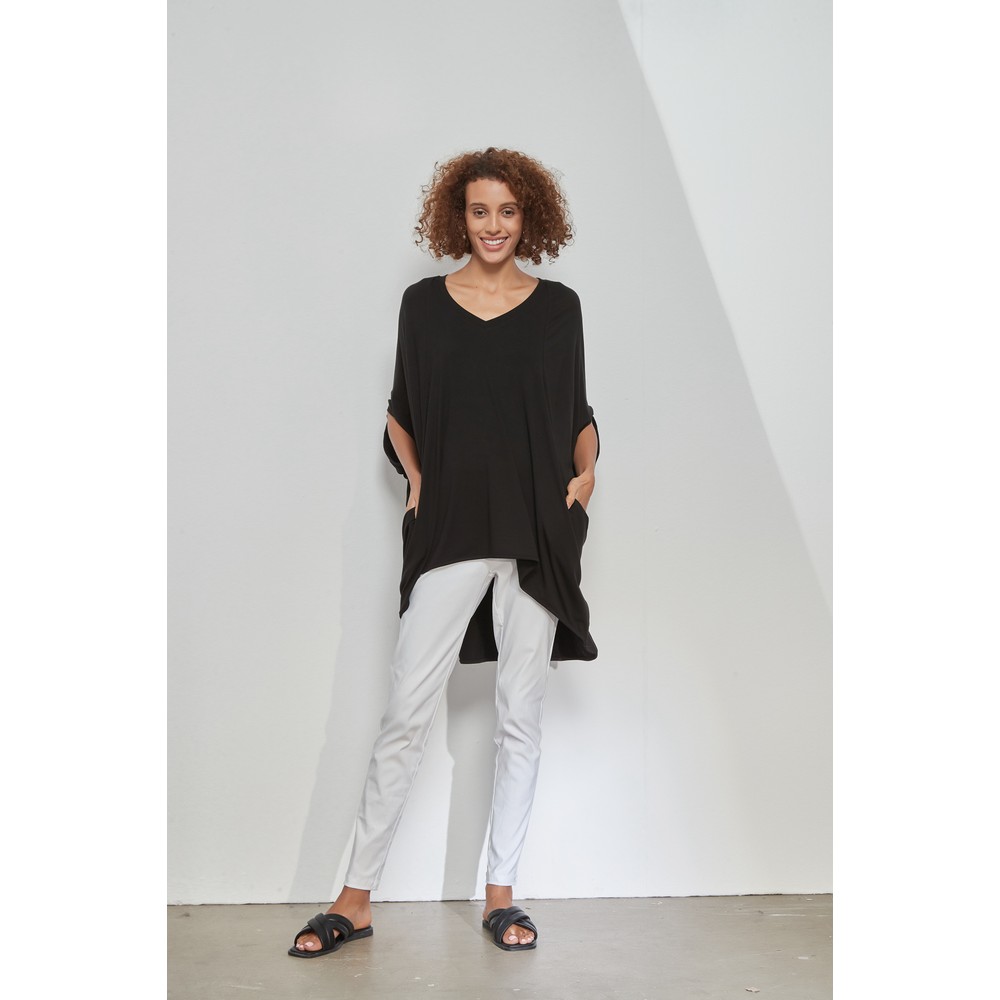 Tirelli Oversized Relaxed Top in Black