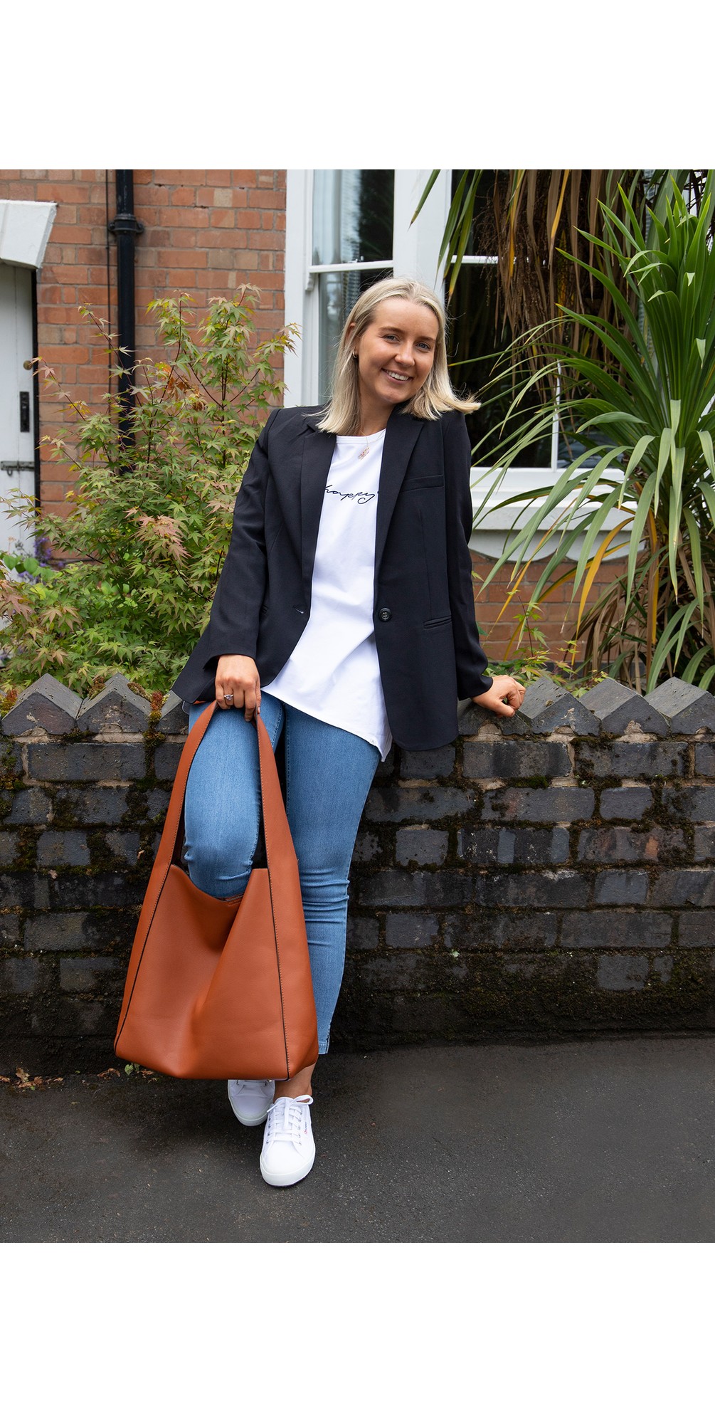 Chalk Robyn Be Happy Top in White / Navy