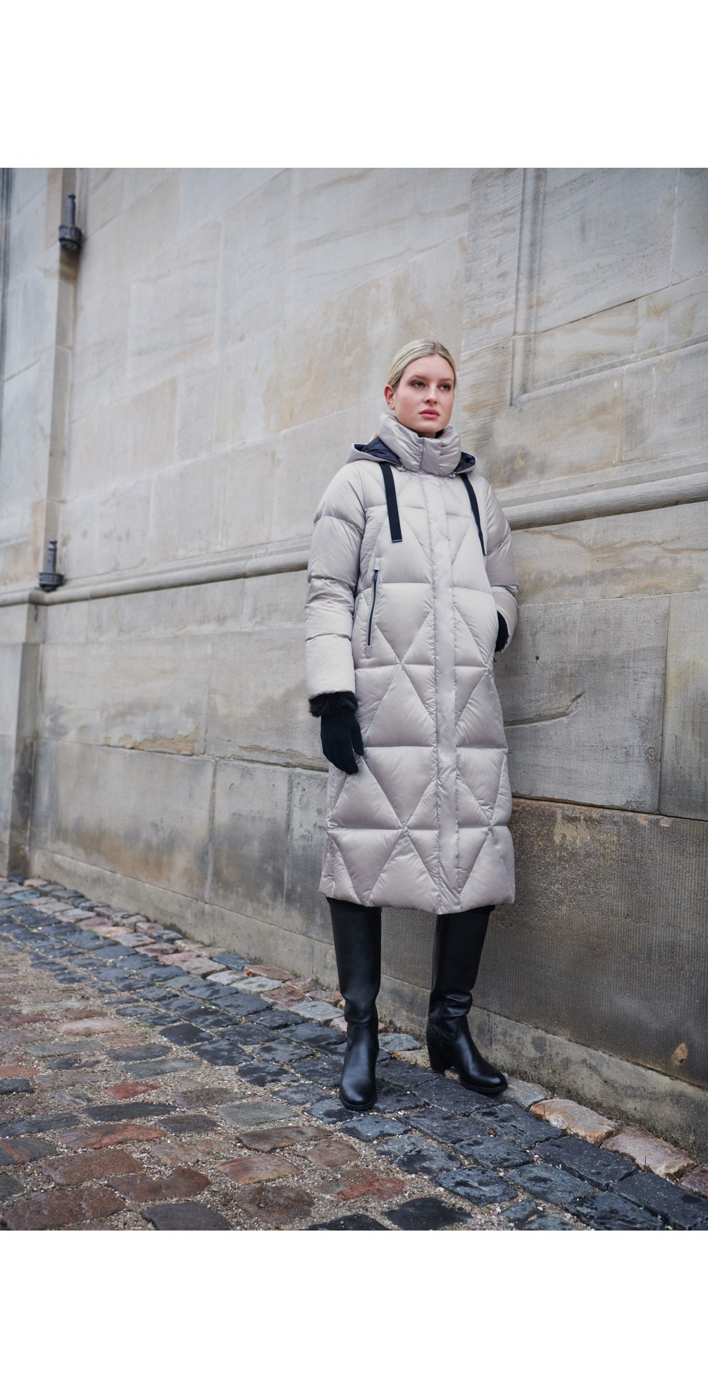 Frandsen Trekant Longline Triangle Puffer Coat in Stone / Black
