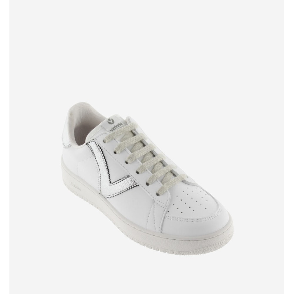 Victoria Shoes Madrid Victoria V Logo Metal Leather Sneaker in Plata Silver