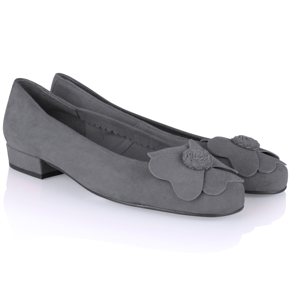 Cefalu Closed Flower Pump in Gris